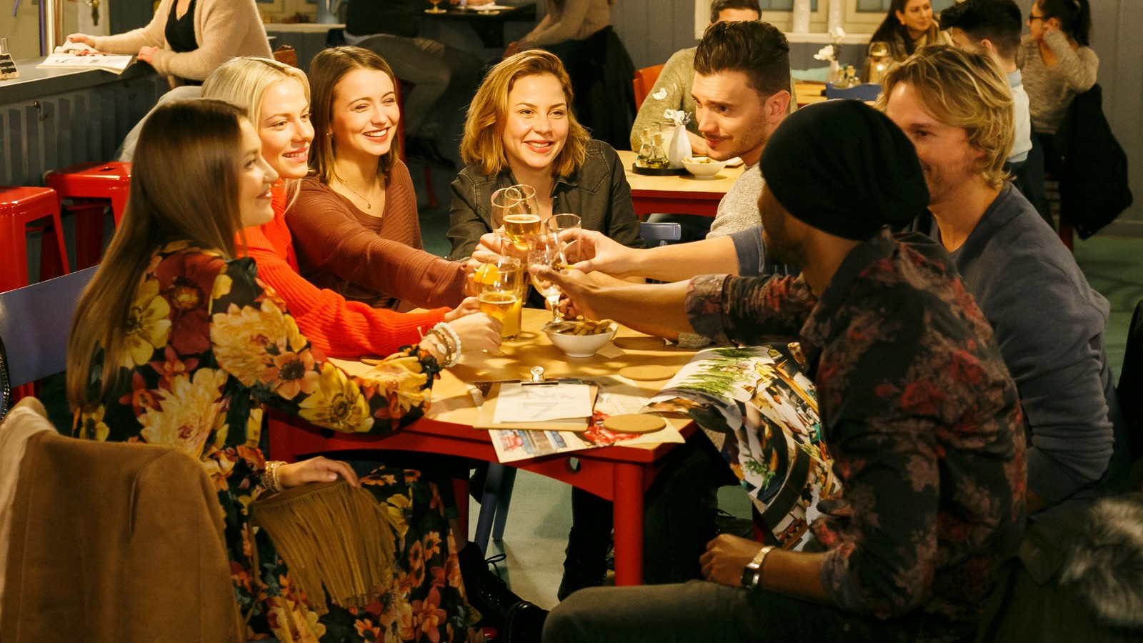 Die AWZ-Stars im Valentinstags-Interview - PromiPlanet